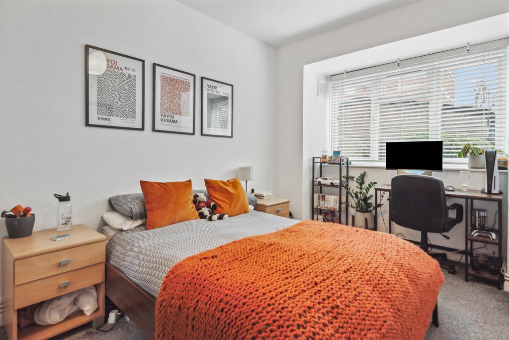 Holgate Avenue, London 2 bed flat - £375,000