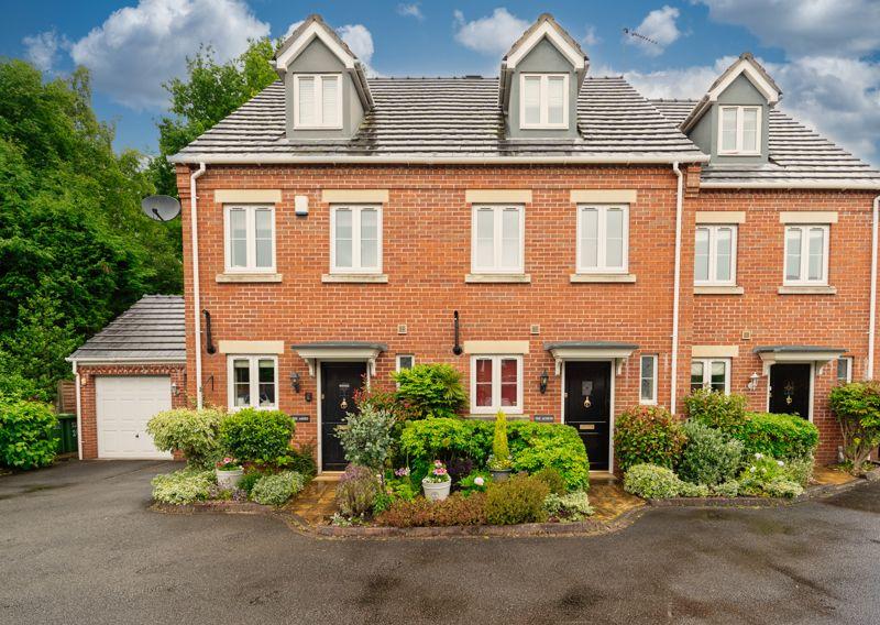 St James Court, Blakedown DY10 3 bed terraced house - £275,000