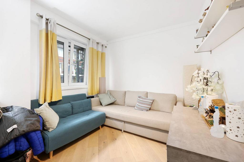 Longfield Estate, Bermondsey, London, SE1 3 bed flat for sale - £375,000