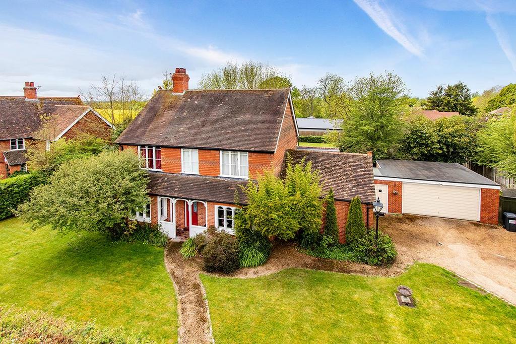 Station Road, Ashford TN27 5 bed detached house - £800,000