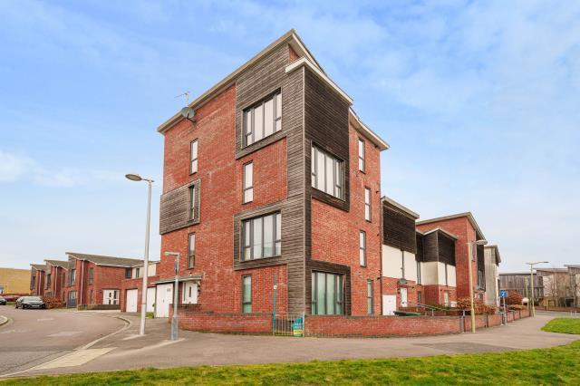 Basingstoke, Hampshire, RG24 1 bed flat - £150,000