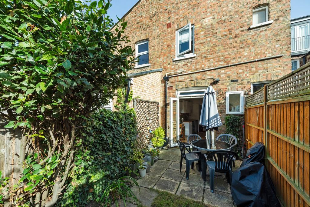 St Albans Avenue, Chiswick W4 2 bed flat for sale - £700,000