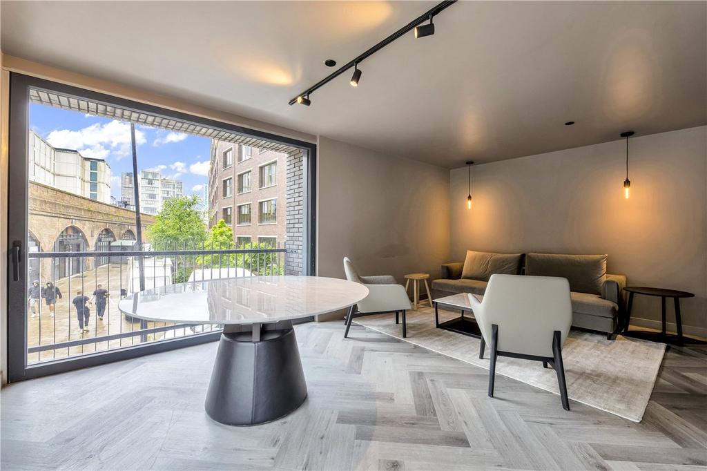 Cremer Street, Hackney, London, E2 2 bed apartment for sale - £860,000