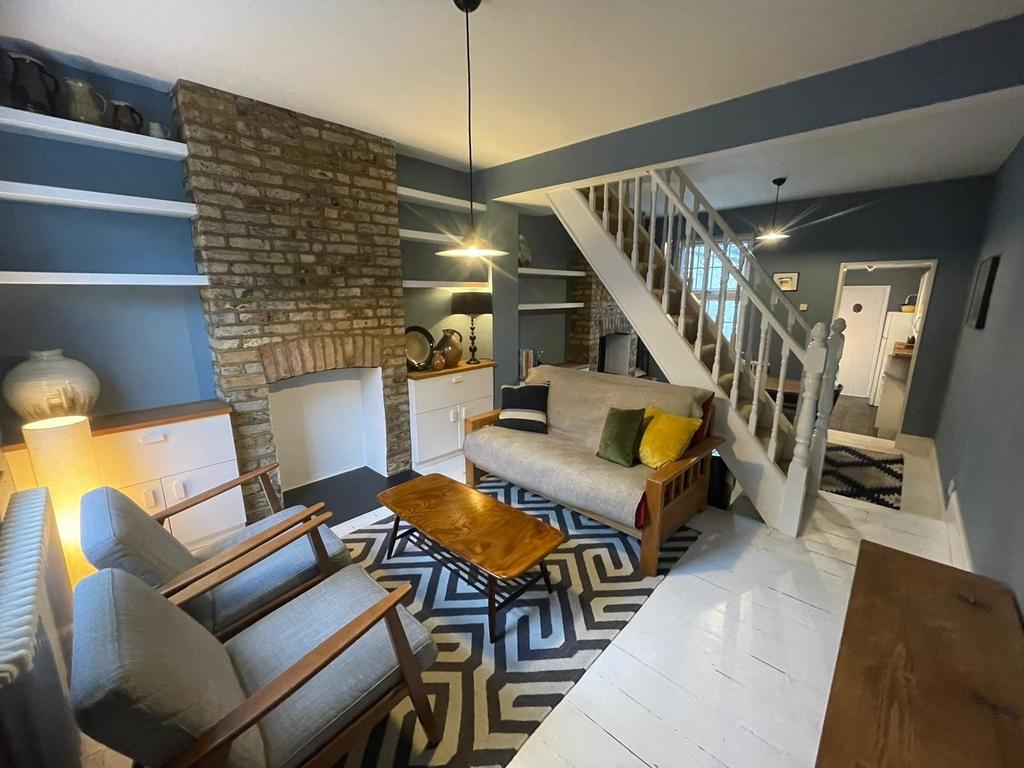 Constitution Hill, Gravesend, Kent, DA12 2 bed terraced house - £260,000