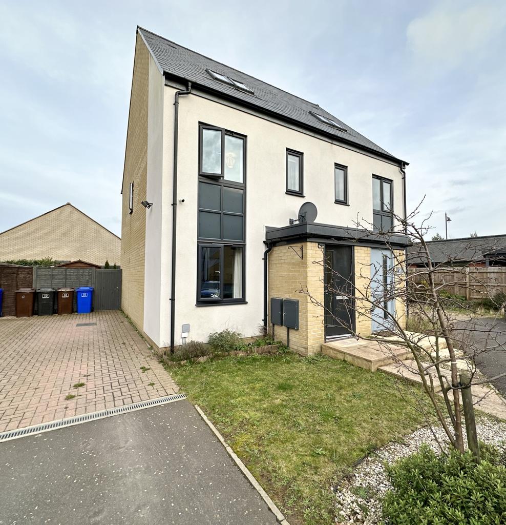 Elvedon Close, Ipswich IP3 3 bed semi-detached house - £280,000