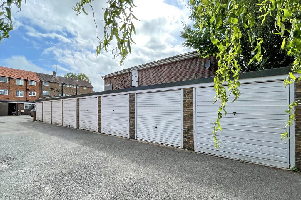 Holmwood Court, Keymer Road... Garage - £150 pcm (£35 pw)