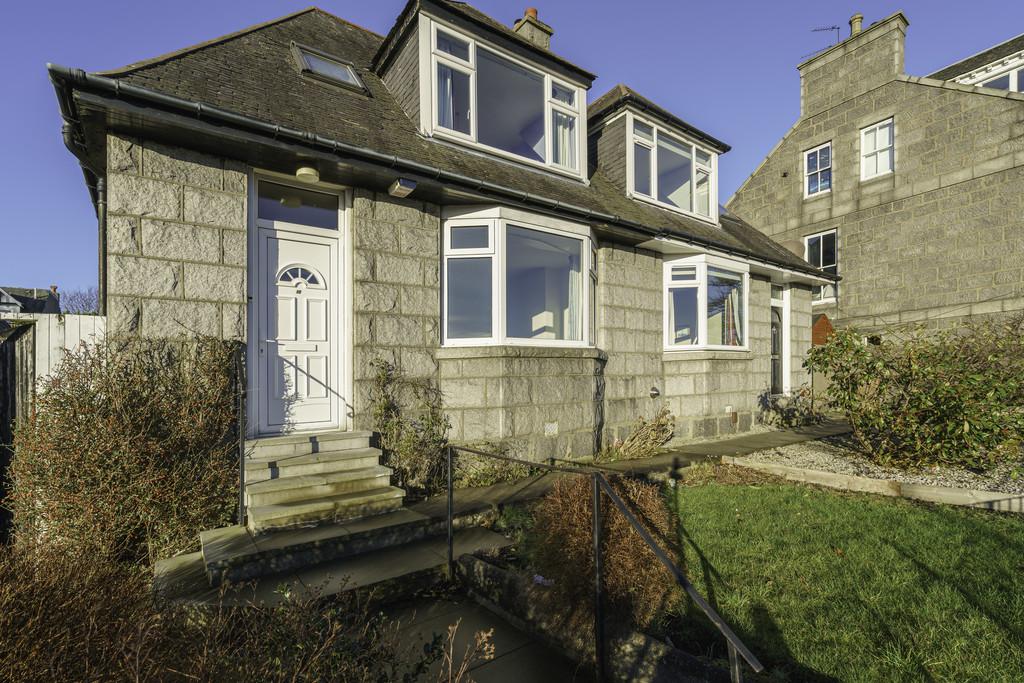 Devanha Terrace, Ferryhill, Aberdeen 3 bed semi-detached house - £190,000