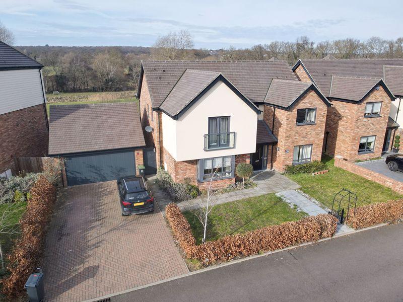Park View, Chigwell IG7 5 bed detached house for sale - £1,500,000