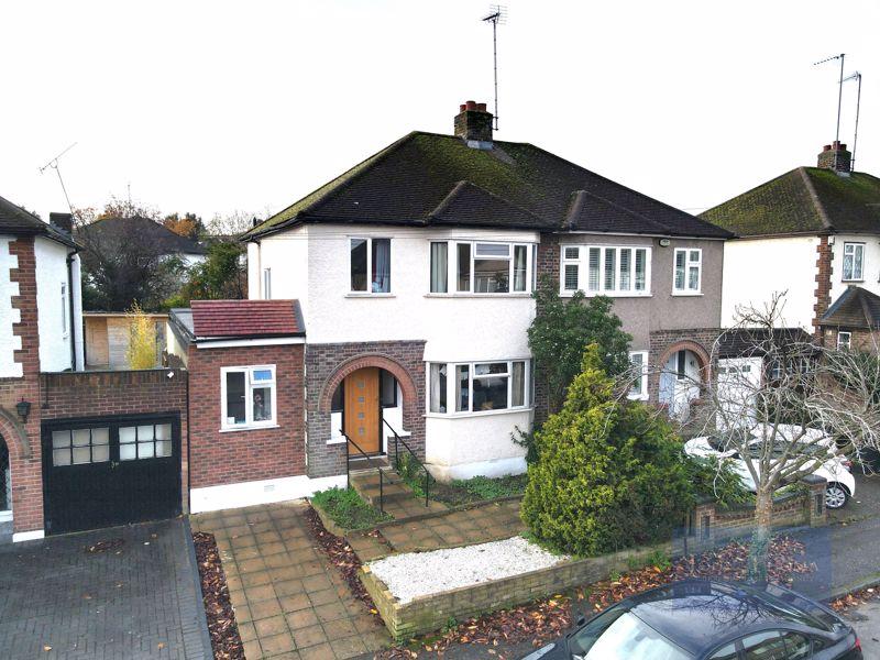 Hycliffe Gardens, Chigwell IG7 4 bed semi-detached house - £2,750 pcm ...