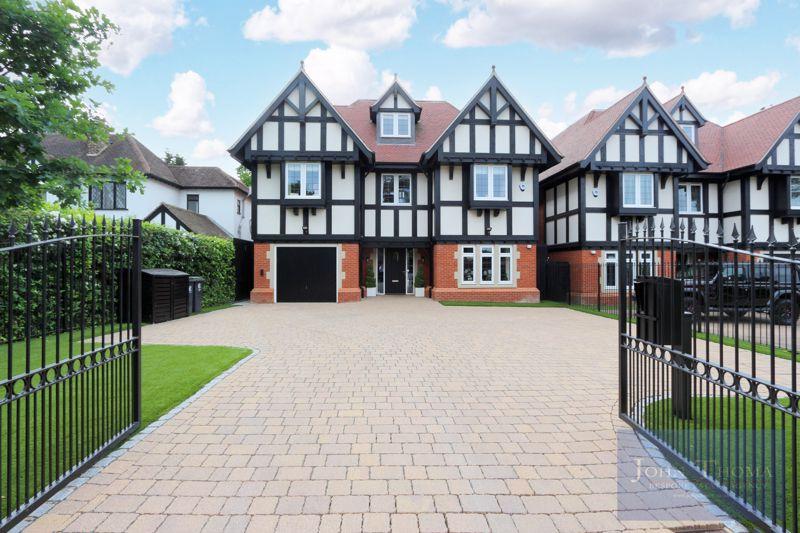 Forest Lane, Chigwell IG7 7 bed detached house to rent - £15,500 pcm (£ ...