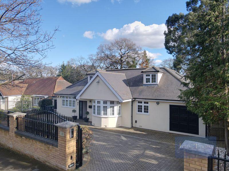 Bracken Drive, Chigwell IG7 5 bed detached house - £1,750,000