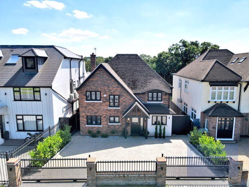 Chigwell Rise, Chigwell IG7 5 bed detached house for sale - £1,800,000