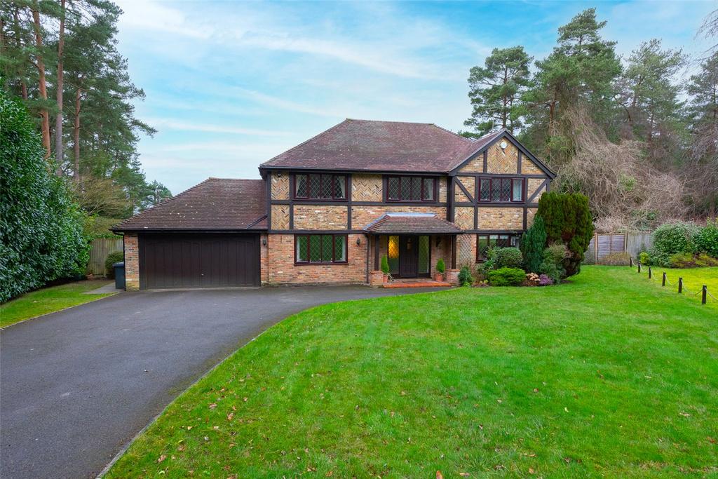 Ewshot, Farnham GU10 5 bed detached house for sale - £1,350,000