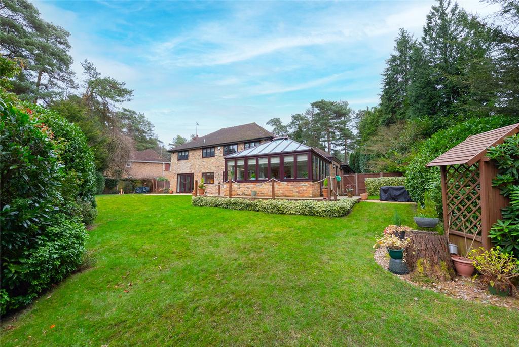 Ewshot, Farnham GU10 5 bed detached house for sale - £1,350,000