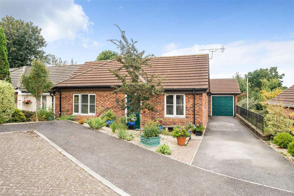 Jeffs Way, Axminster EX13 2 bed detached bungalow for sale - £350,000