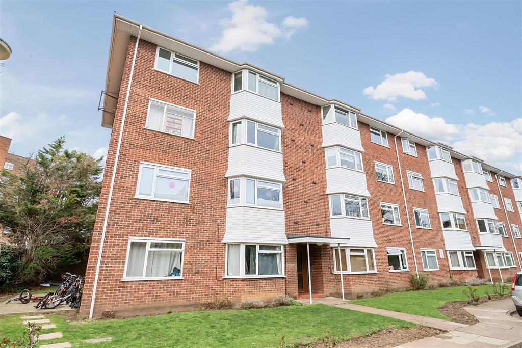 Surbiton Court, Surbiton 2 bed apartment - £399,950