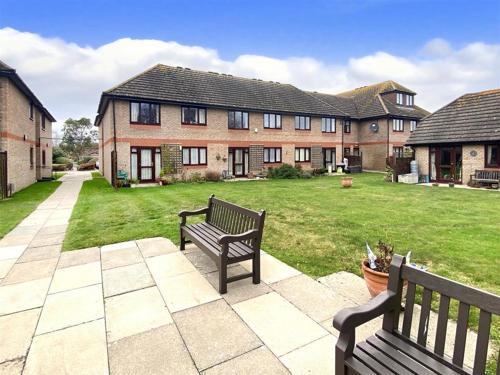 Station Road, East Preston BN16 1 bed apartment - £79,950