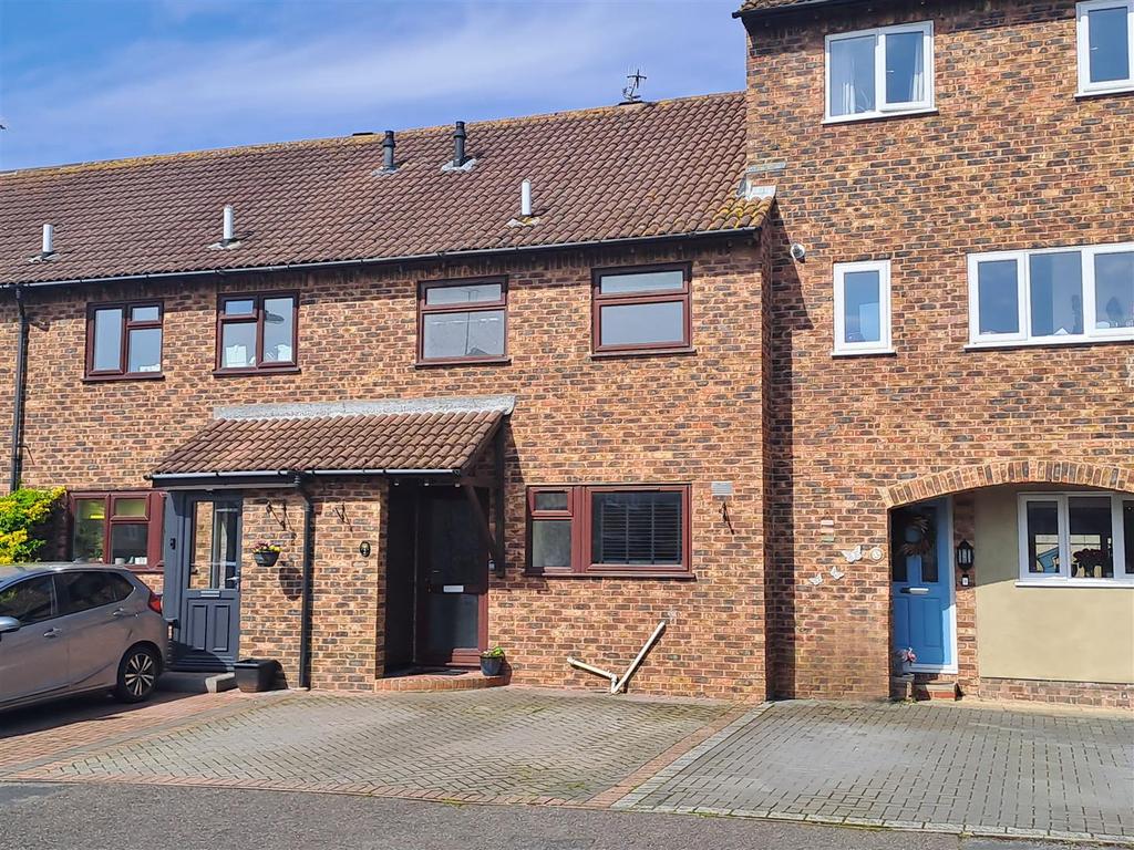 Dinsdale Gardens, Rustington BN16 3 bed terraced house - £310,000