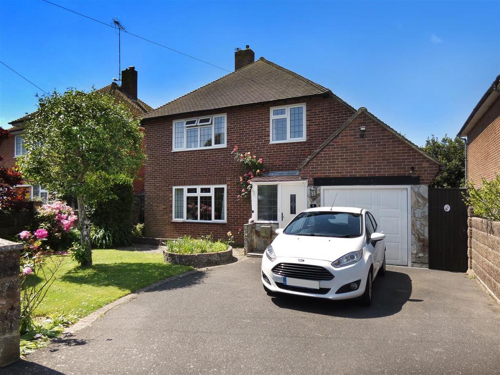 Harsfold Road, Rustington BN16 3 bed detached house for sale - £610,000