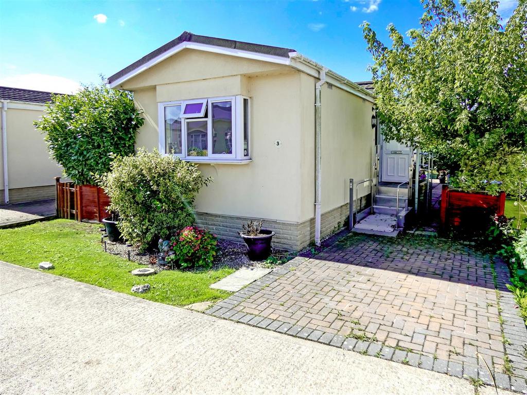 Bognor Road, Littlehampton BN17 2 bed park home - £150,000