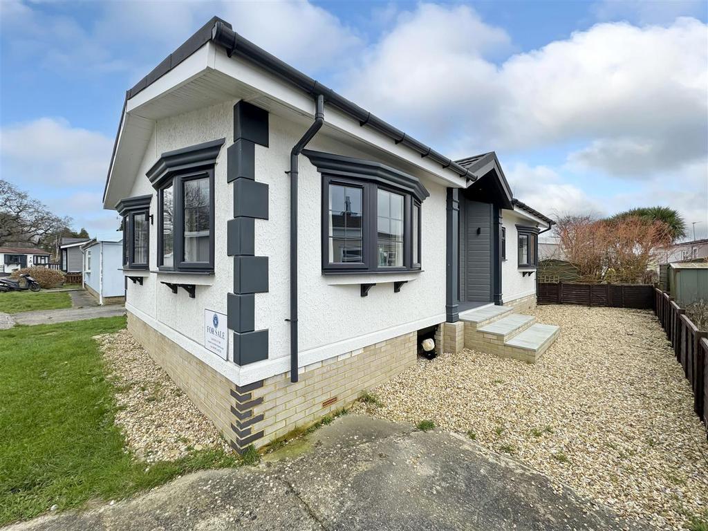 Hook Lane, Chichester PO20 2 bed park home for sale - £239,995