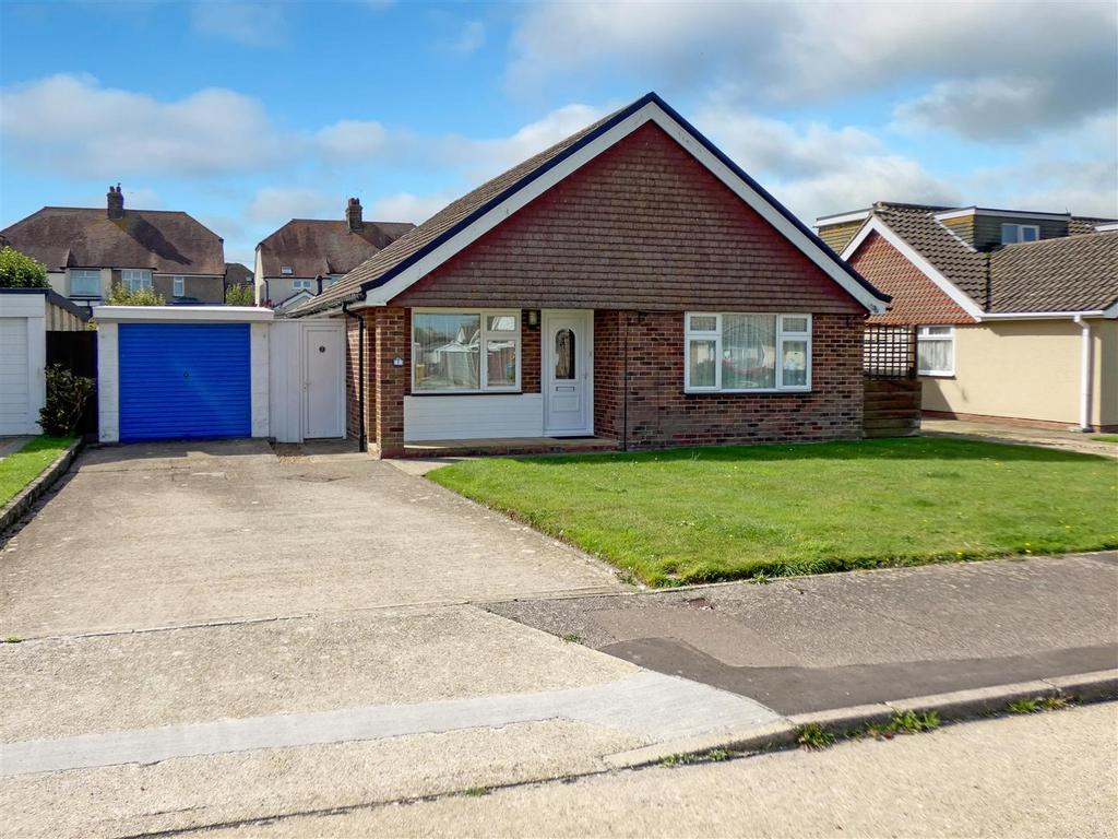 Parham Close, Littlehampton BN17 3 bed detached bungalow - £400,000