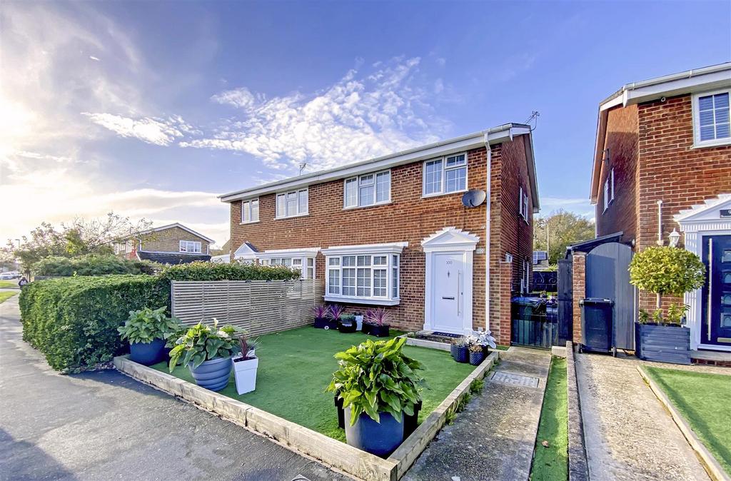 Beaumont Park, Littlehampton BN17 4 bed semi-detached house - £360,000