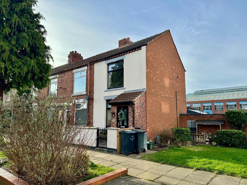Lock Street, Darlington 2 bed end of terrace house - £95,000