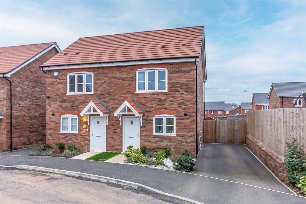 Violet Gardens, Edwalton, Nottingham 2 bed semi-detached house - £300,000