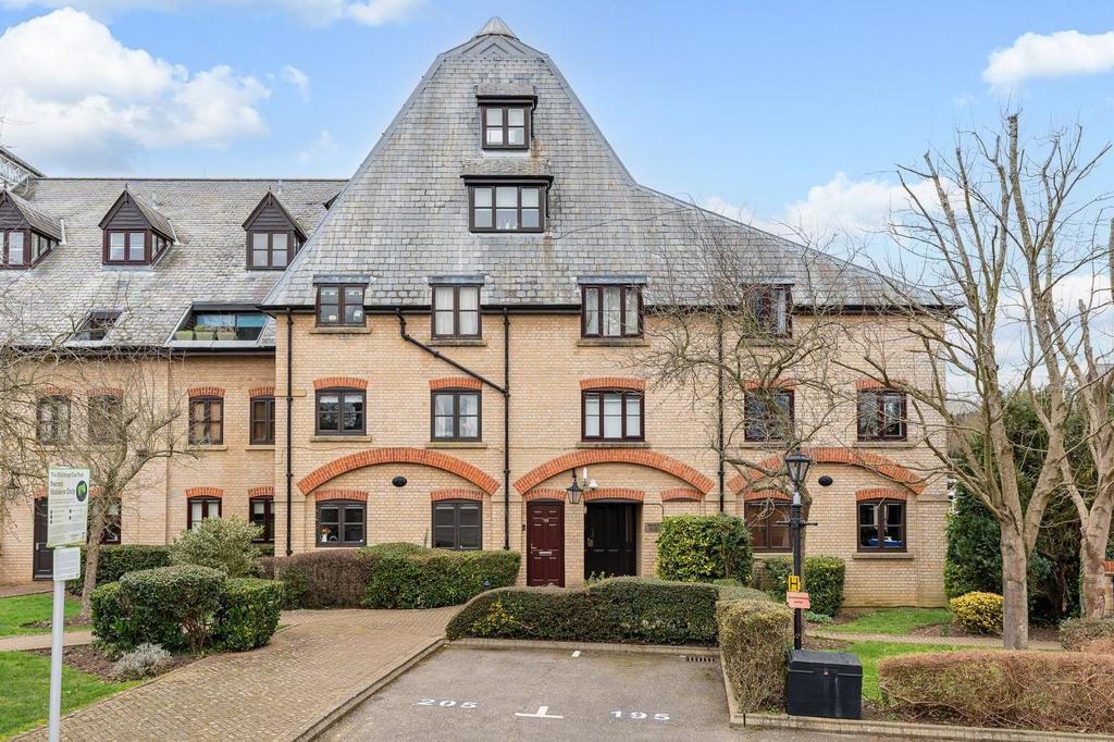 River Meads, Ware SG12 1 bed apartment - £255,000