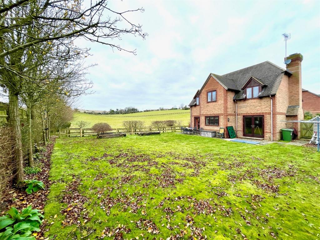 Coppington Gardens, Hungerford RG17 5 bed detached house for sale - £ ...