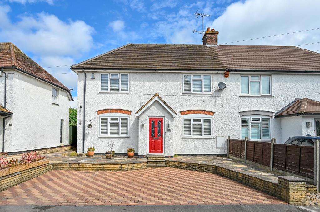 Westfield, Woking, GU22 3 bed semi-detached house - £600,000