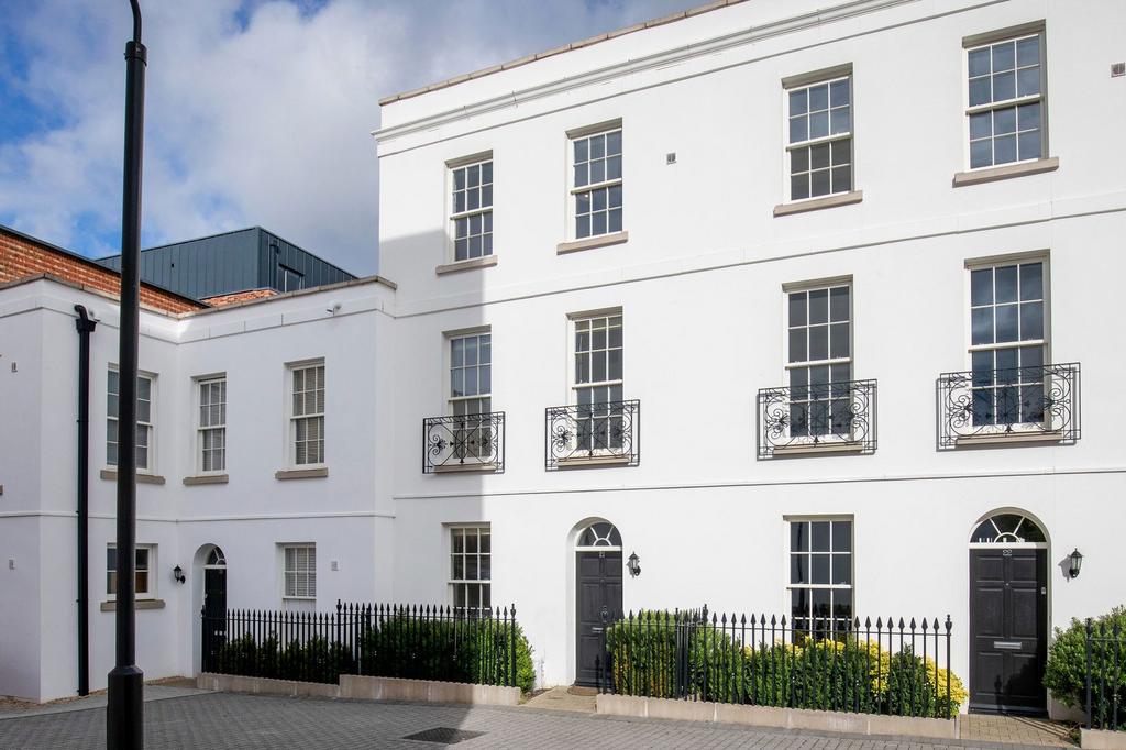 Regency Place, Cheltenham, GL52 3 bed townhouse - £520,000