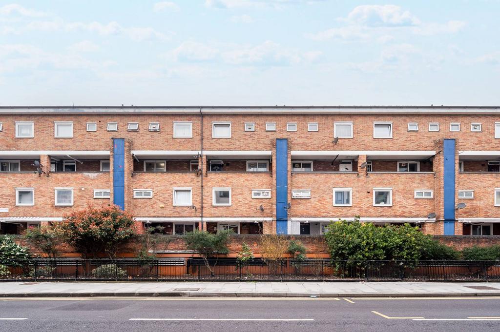 Bow Common Lane, Bow, London, E3 3 bed maisonette for sale - £475,000