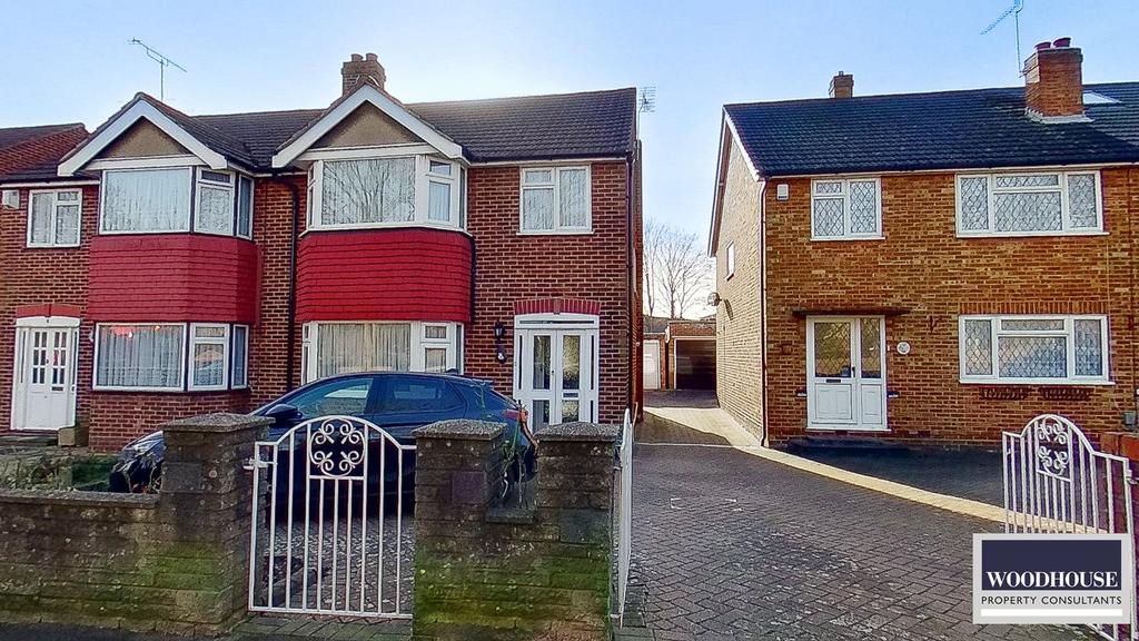 Theobalds Lane Waltham Cross En8 3 Bed Semi Detached House For Sale