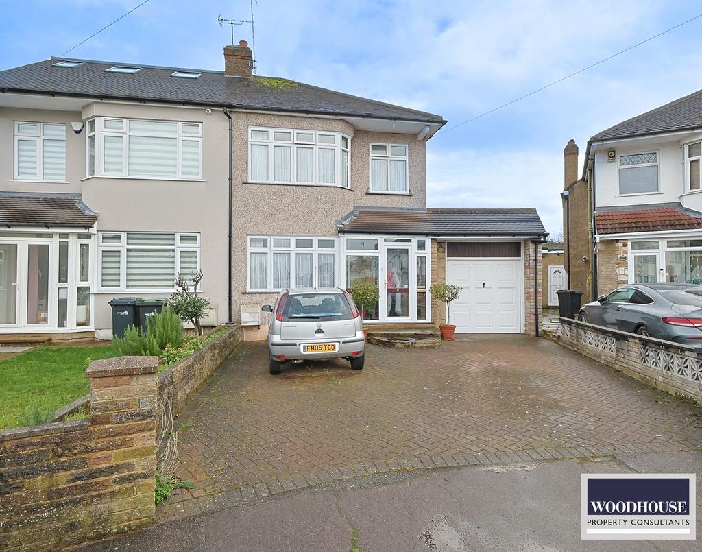 Colvin Gardens, Waltham Cross EN8 3 bed semi-detached house for sale ...