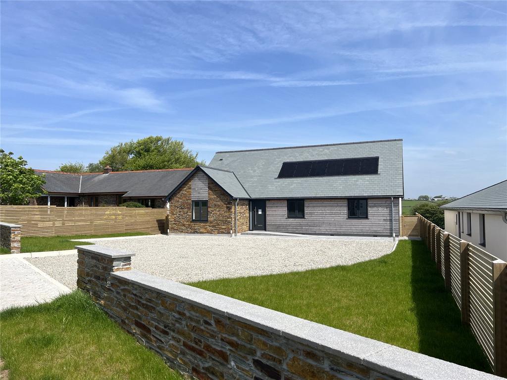 Tremail, Cornwall PL32 4 bed bungalow for sale - £525,000