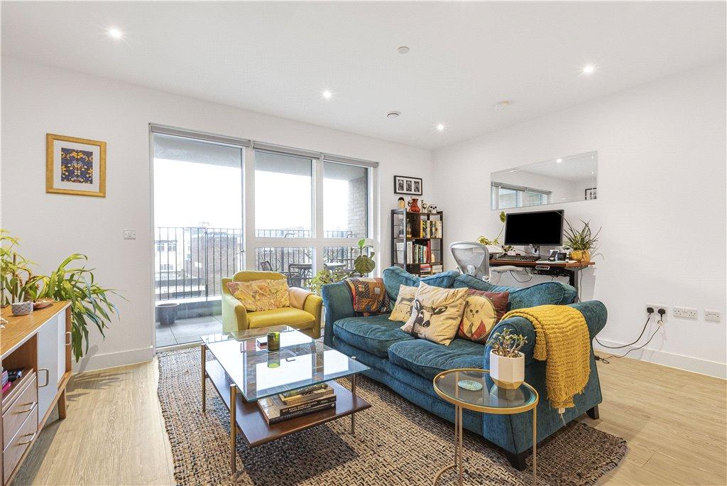 Matthias Road, London, N16 2 bed apartment - £700,000