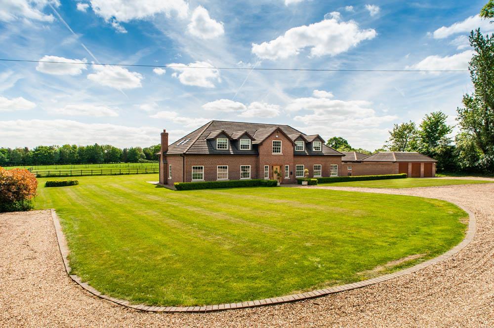 Chobham, Woking, GU24 5 bed detached house - £7,000,000