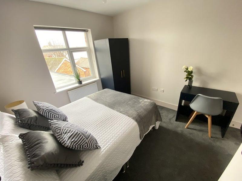 Worthing BN14 4 bed house share - £725 pcm (£167 pw)