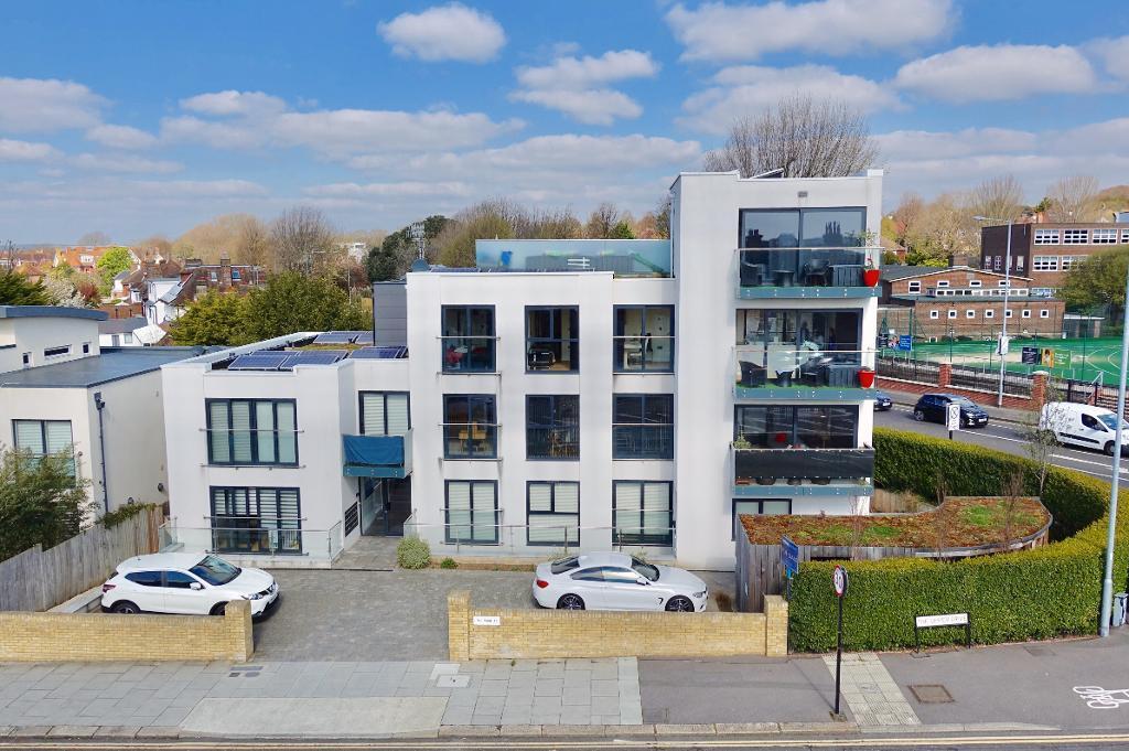 Hove BN3 2 bed apartment - £2,100 pcm (£485 pw)
