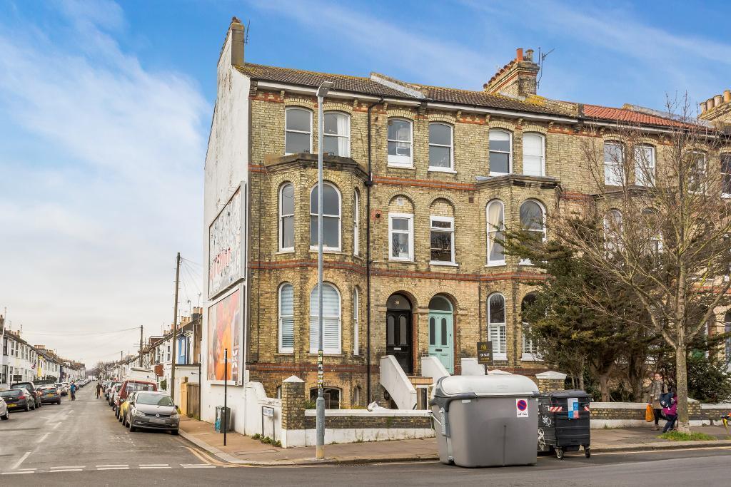 Goldstone Villas, Hove, BN3 3RS 2 bed apartment - £375,000