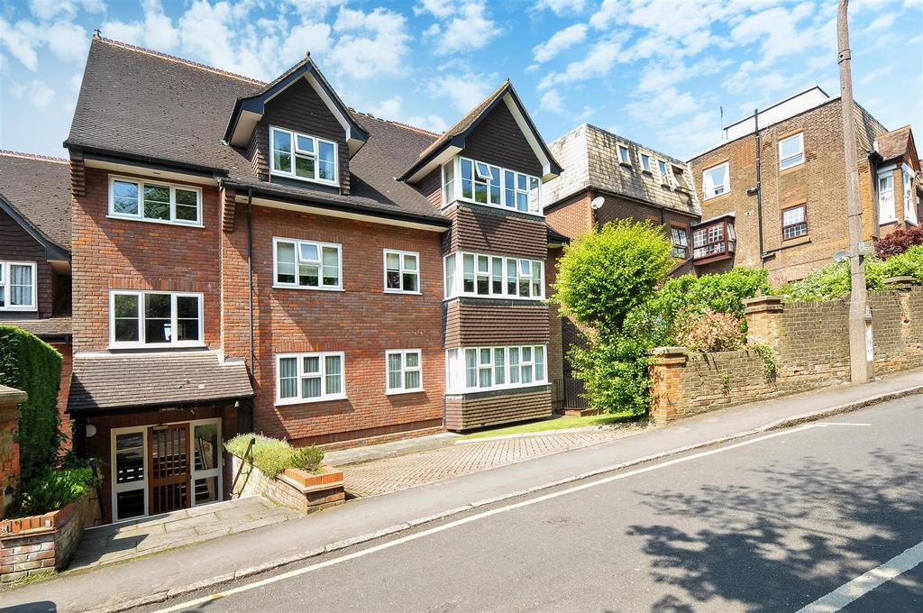Chorleywood Close, Rickmansworth WD3 2 bed flat - £395,000