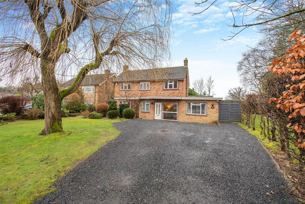 Highfield Way, Rickmansworth WD3 4 bed detached house - £1,195,000