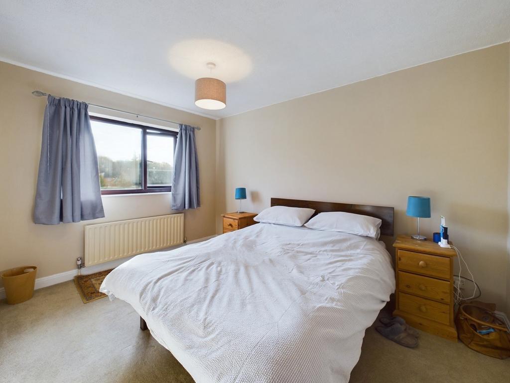 Nightingale Drive, Towcester, NN12 4 bed detached house - £400,000