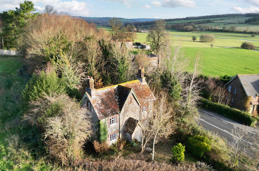 Binderton, Chichester, PO18 2 bed detached house for sale - £500,000