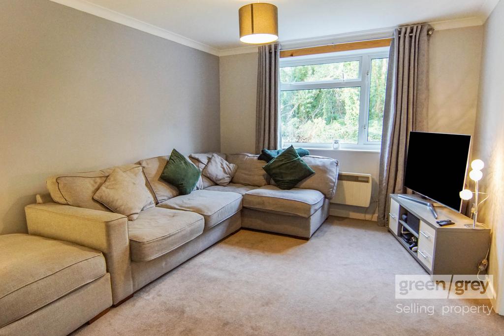 Main Road, Meriden CV7 7NJ 2 bed flat for sale - £140,000