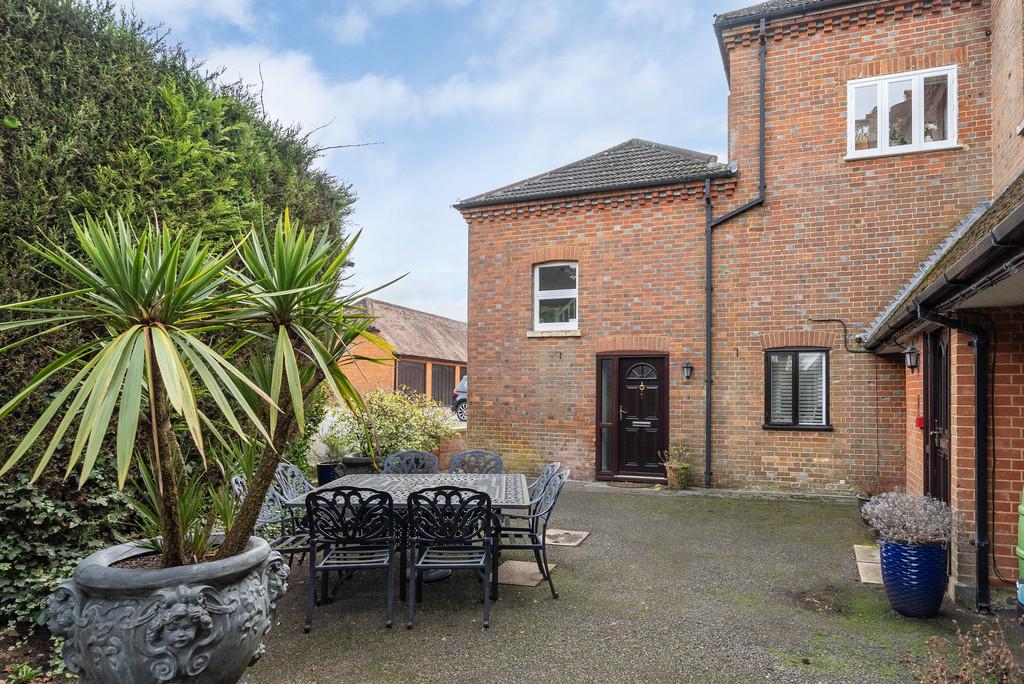 Rusper Road, Capel 2 bed end of terrace house for sale - £300,000