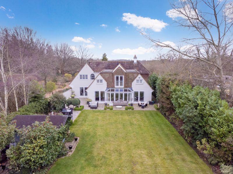 New Road, Windlesham GU20 4 bed detached house for sale - £1,595,000