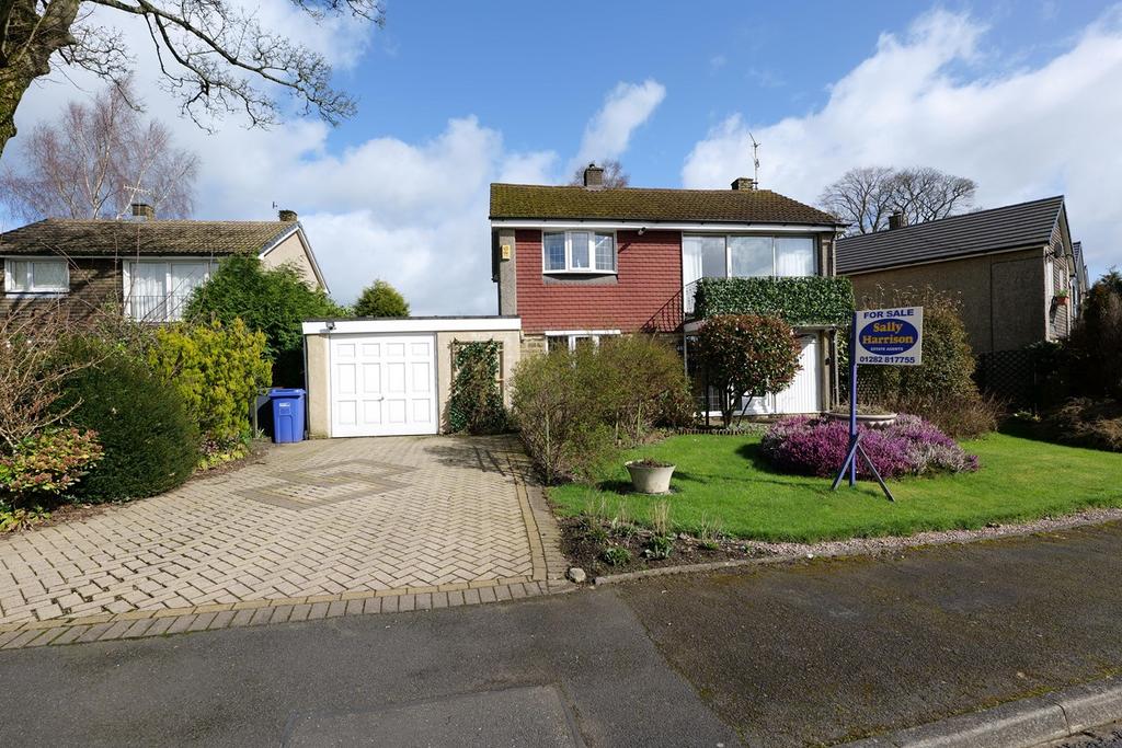 Alma Avenue, Foulridge, BB8 4 bed detached house for sale - £349,950
